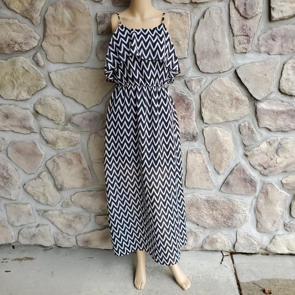indulge | Dresses | Indulge Black White Chevron Patterned Maxi Dress ...